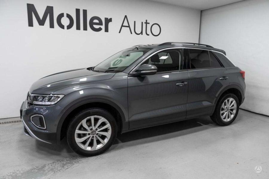 Pelēks Volkswagen T-Roc 2024 Viļņa, ar dzinēja tilpumu 1.50 L un nobraukumu 40 tūkst. km par 23900 €, foto 2 vietnē AUTOMOTO.COM.LV