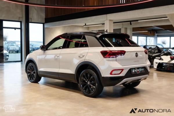 Pelēks Volkswagen T-Roc 2024 Kauņa, ar dzinēja tilpumu 1.50 L un nobraukumu 26 tūkst. km par 32597 €, foto 2 vietnē AUTOMOTO.COM.LV