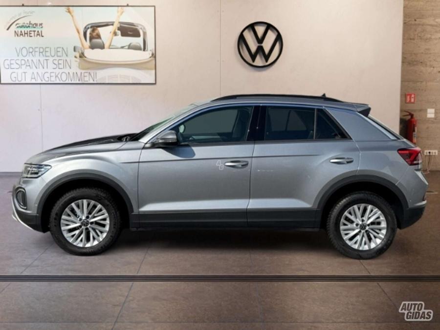 Grey Volkswagen T-Roc 2024 in Kaunas, with an engine capacity of 1.50 L and mileage of 14 thousand km for 31516 €, photo 3 on AUTOMOTO.COM.LV