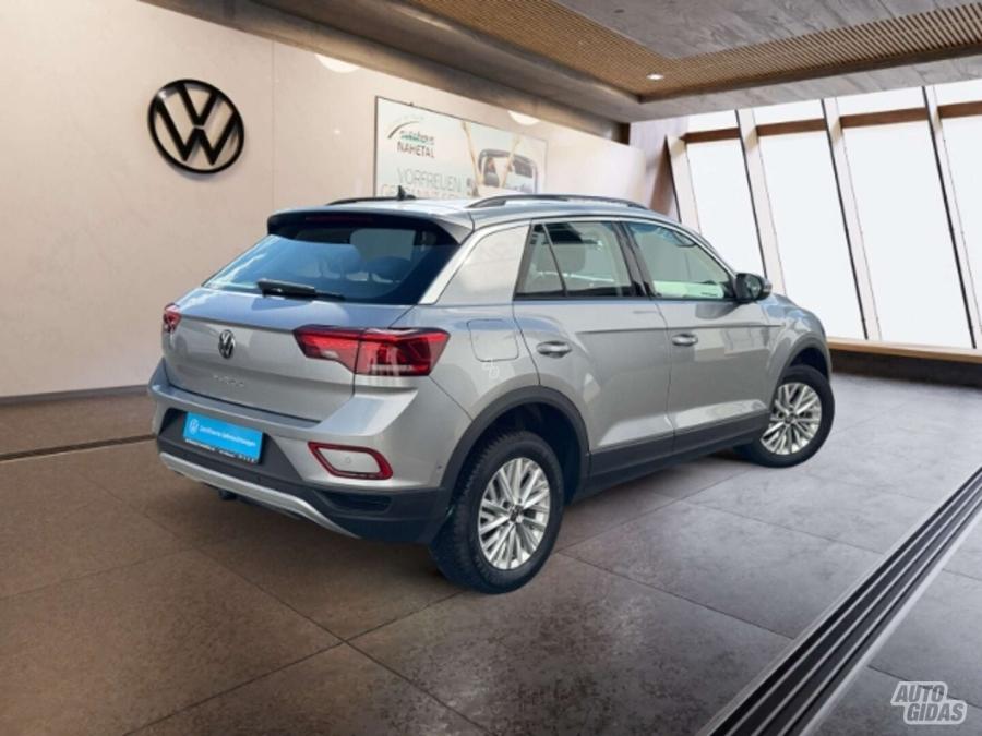 Grey Volkswagen T-Roc 2024 in Kaunas, with an engine capacity of 1.50 L and mileage of 14 thousand km for 31516 €, photo 5 on AUTOMOTO.COM.LV