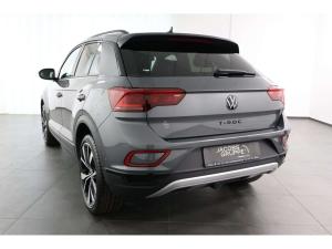 Pelēks Volkswagen T-Roc 2024 Kauņa, ar dzinēja tilpumu 2.00 L un nobraukumu 16 tūkst. km par 32690 €, foto 6 vietnē AUTOMOTO.COM.LV