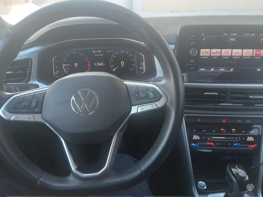 Pelēks Volkswagen T-Roc 2024 Kauņa, ar dzinēja tilpumu 1.50 L un nobraukumu 37 tūkst. km par 21300 €, foto 2 vietnē AUTOMOTO.COM.LV