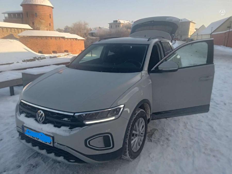 Pelēks Volkswagen T-Roc 2024 Kauņa, ar dzinēja tilpumu 1.50 L un nobraukumu 37 tūkst. km par 21300 €, foto 5 vietnē AUTOMOTO.COM.LV