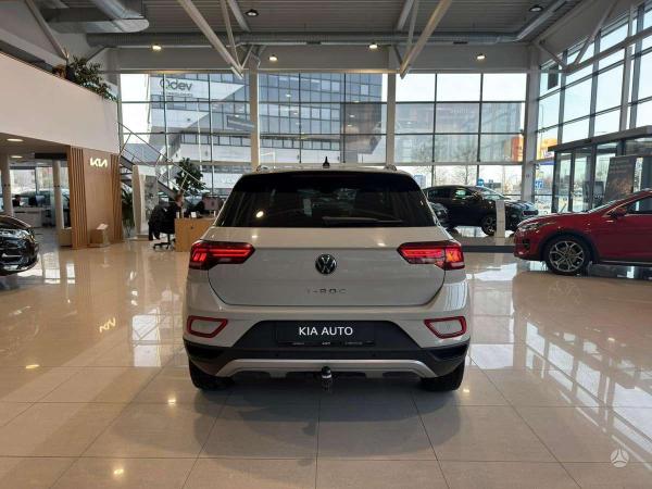 Grey Volkswagen T-Roc 2024 in Vilnius, with an engine capacity of 1.50 L and mileage of 38 thousand km for 23990 €, photo 3 on AUTOMOTO.COM.LV