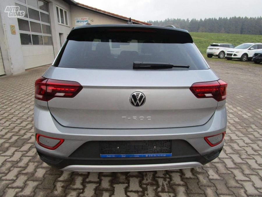 Grey Volkswagen T-Roc 2025 in Kaunas, with an engine capacity of 2.00 L and mileage of 14 thousand km for 32171 €, photo 4 on AUTOMOTO.COM.LV
