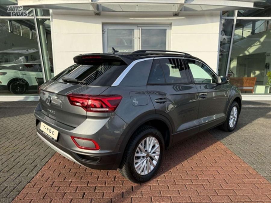 Grey Volkswagen T-Roc 2025 in Kaunas, with an engine capacity of 1.00 L and mileage of 13 thousand km for 28456 €, photo 3 on AUTOMOTO.COM.LV