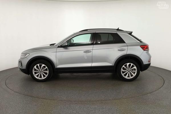Pelēks Volkswagen T-Roc 2025 Kauņa, ar dzinēja tilpumu 1.50 L un nobraukumu 15 tūkst. km par 31557 €, foto 2 vietnē AUTOMOTO.COM.LV
