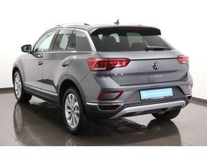 Grey Volkswagen T-Roc 2025 in Kaunas, with an engine capacity of 1.00 L and mileage of 21 thousand km for 24872 €, photo 7 on AUTOMOTO.COM.LV