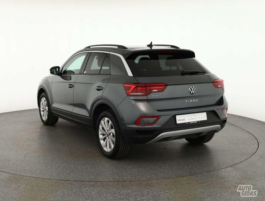Pelēks Volkswagen T-Roc 2025 Kauņa, ar dzinēja tilpumu 1.50 L un nobraukumu 17 tūkst. km par 31449 €, foto 3 vietnē AUTOMOTO.COM.LV