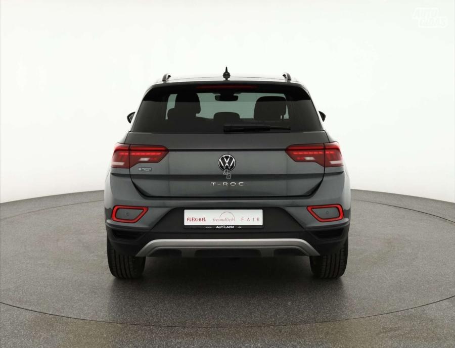 Pelēks Volkswagen T-Roc 2025 Kauņa, ar dzinēja tilpumu 1.50 L un nobraukumu 17 tūkst. km par 31449 €, foto 4 vietnē AUTOMOTO.COM.LV