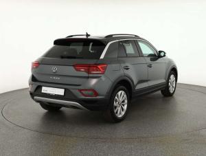 Pelēks Volkswagen T-Roc 2025 Kauņa, ar dzinēja tilpumu 1.50 L un nobraukumu 17 tūkst. km par 31449 €, foto 5 vietnē AUTOMOTO.COM.LV