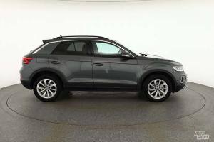 Pelēks Volkswagen T-Roc 2025 Kauņa, ar dzinēja tilpumu 1.50 L un nobraukumu 17 tūkst. km par 31449 €, foto 6 vietnē AUTOMOTO.COM.LV