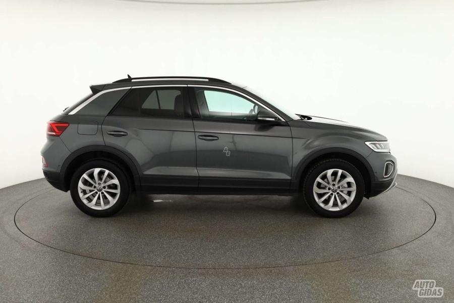 Pelēks Volkswagen T-Roc 2025 Kauņa, ar dzinēja tilpumu 1.50 L un nobraukumu 17 tūkst. km par 31449 €, foto 6 vietnē AUTOMOTO.COM.LV