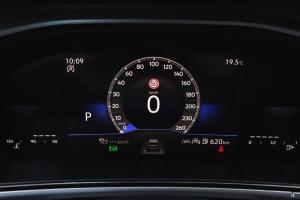 Pelēks Volkswagen T-Roc 2025 Ventspils, ar dzinēja tilpumu 2.00 L un nobraukumu 43 tūkst. km par 31150 €, foto 17 vietnē AUTOMOTO.COM.LV