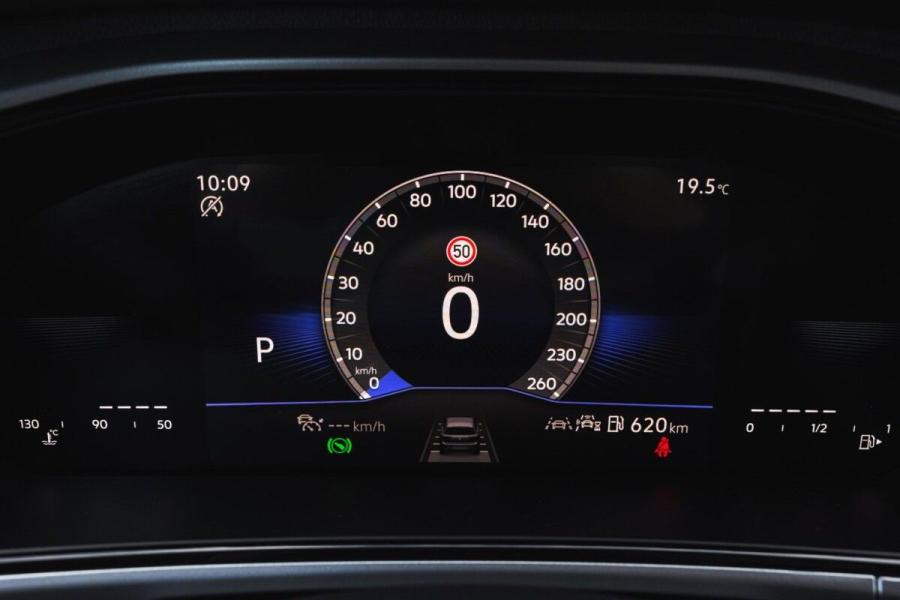 Pelēks Volkswagen T-Roc 2025 Ventspils, ar dzinēja tilpumu 2.00 L un nobraukumu 43 tūkst. km par 31150 €, foto 17 vietnē AUTOMOTO.COM.LV
