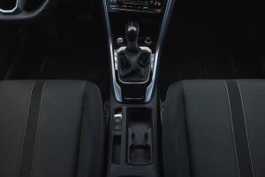 Pelēks Volkswagen T-Roc 2025 Ventspils, ar dzinēja tilpumu 2.00 L un nobraukumu 43 tūkst. km par 31150 €, foto 22 vietnē AUTOMOTO.COM.LV