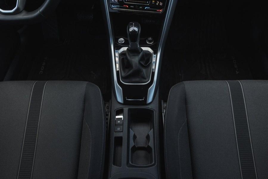 Pelēks Volkswagen T-Roc 2025 Ventspils, ar dzinēja tilpumu 2.00 L un nobraukumu 43 tūkst. km par 31150 €, foto 22 vietnē AUTOMOTO.COM.LV