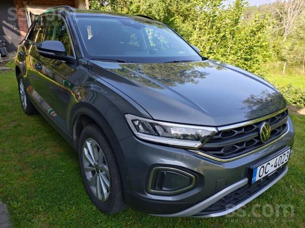 Pelēks Volkswagen T-Roc 2025 Rīga, ar dzinēja tilpumu 2.00 L un nobraukumu 12 tūkst. km par 28500 €, foto 1 vietnē AUTOMOTO.COM.LV