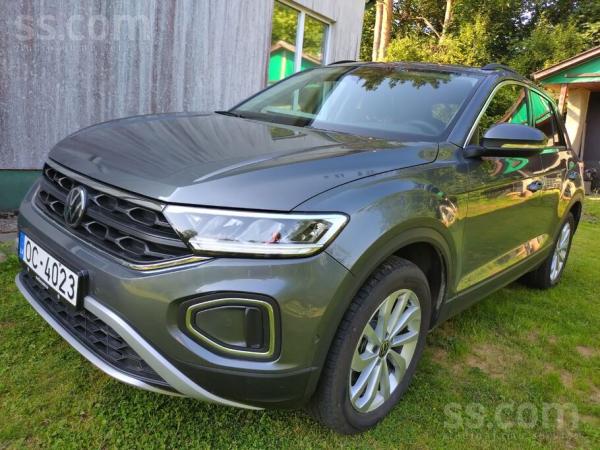 Pelēks Volkswagen T-Roc 2025 Rīga, ar dzinēja tilpumu 2.00 L un nobraukumu 12 tūkst. km par 28500 €, foto 2 vietnē AUTOMOTO.COM.LV