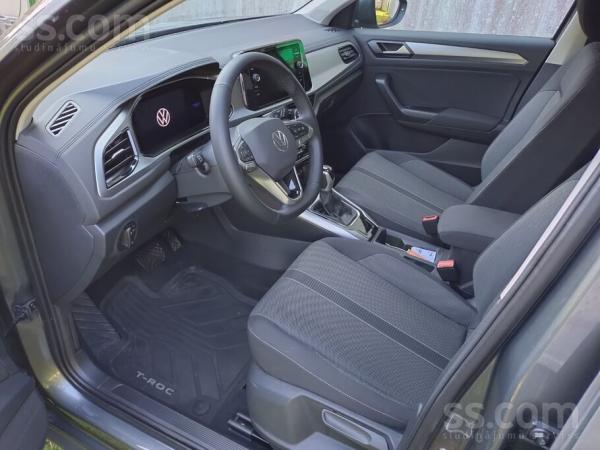 Pelēks Volkswagen T-Roc 2025 Rīga, ar dzinēja tilpumu 2.00 L un nobraukumu 12 tūkst. km par 28500 €, foto 3 vietnē AUTOMOTO.COM.LV