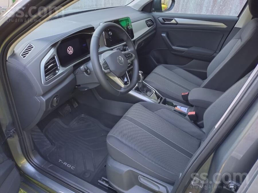 Pelēks Volkswagen T-Roc 2025 Rīga, ar dzinēja tilpumu 2.00 L un nobraukumu 12 tūkst. km par 28500 €, foto 4 vietnē AUTOMOTO.COM.LV