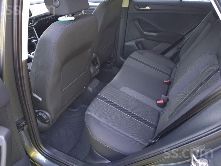 Pelēks Volkswagen T-Roc 2025 Rīga, ar dzinēja tilpumu 2.00 L un nobraukumu 12 tūkst. km par 28500 €, foto 6 vietnē AUTOMOTO.COM.LV