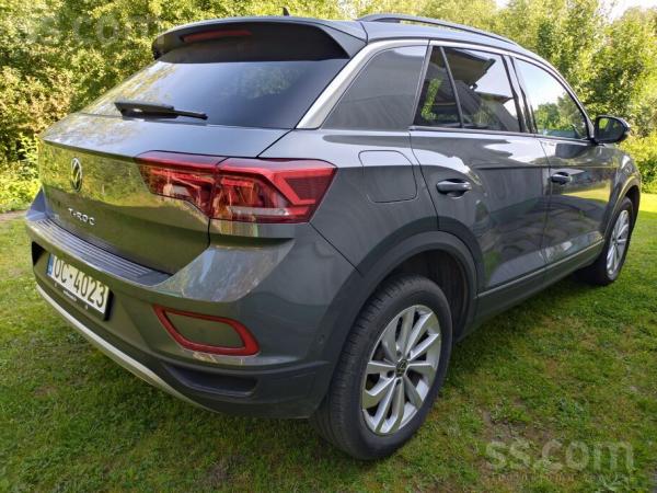 Pelēks Volkswagen T-Roc 2025 Rīga, ar dzinēja tilpumu 2.00 L un nobraukumu 12 tūkst. km par 28500 €, foto 7 vietnē AUTOMOTO.COM.LV