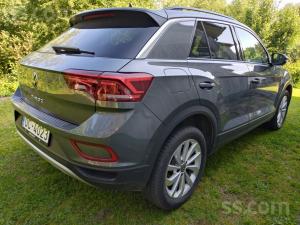 Pelēks Volkswagen T-Roc 2025 Rīga, ar dzinēja tilpumu 2.00 L un nobraukumu 12 tūkst. km par 28500 €, foto 8 vietnē AUTOMOTO.COM.LV