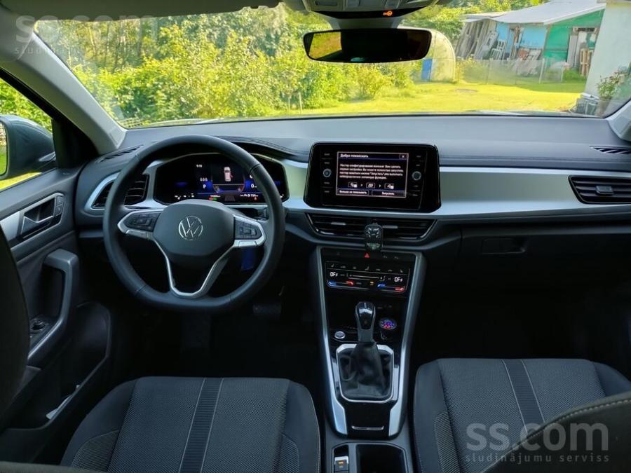 Pelēks Volkswagen T-Roc 2025 Rīga, ar dzinēja tilpumu 2.00 L un nobraukumu 12 tūkst. km par 28500 €, foto 11 vietnē AUTOMOTO.COM.LV