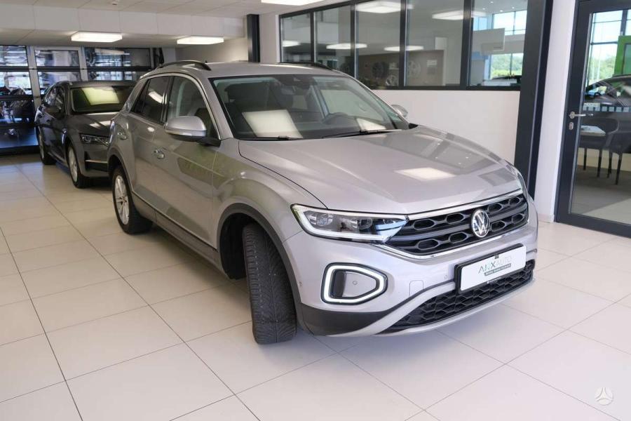 Grey Volkswagen T-Roc 2025 in Vilnius, with an engine capacity of 1.97 L and mileage of 28 thousand km for 23700 €, photo 4 on AUTOMOTO.COM.LV
