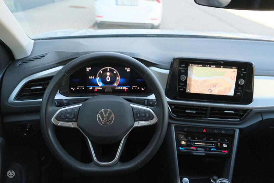 Grey Volkswagen T-Roc 2025 in Vilnius, with an engine capacity of 1.97 L and mileage of 28 thousand km for 23700 €, photo 6 on AUTOMOTO.COM.LV