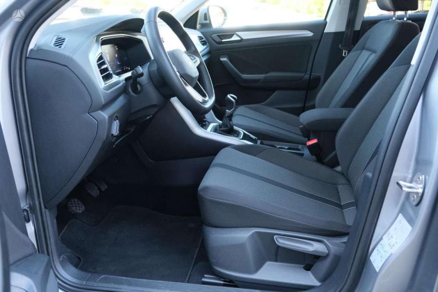Grey Volkswagen T-Roc 2025 in Vilnius, with an engine capacity of 1.97 L and mileage of 28 thousand km for 23700 €, photo 8 on AUTOMOTO.COM.LV