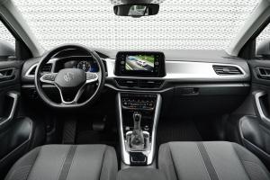 Pelēks Volkswagen T-Roc 2025 Mārupe, ar dzinēja tilpumu 1.50 L un nobraukumu 12 tūkst. km par 28400 €, foto 7 vietnē AUTOMOTO.COM.LV