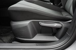 Pelēks Volkswagen T-Roc 2025 Mārupe, ar dzinēja tilpumu 1.50 L un nobraukumu 12 tūkst. km par 28400 €, foto 8 vietnē AUTOMOTO.COM.LV