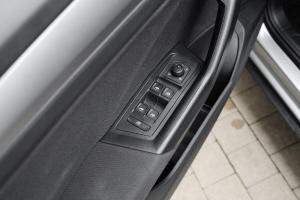 Pelēks Volkswagen T-Roc 2025 Mārupe, ar dzinēja tilpumu 1.50 L un nobraukumu 12 tūkst. km par 28400 €, foto 9 vietnē AUTOMOTO.COM.LV