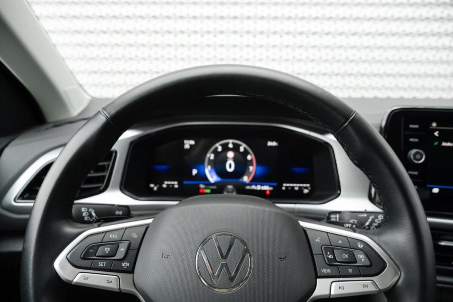 Pelēks Volkswagen T-Roc 2025 Mārupe, ar dzinēja tilpumu 1.50 L un nobraukumu 12 tūkst. km par 28400 €, foto 16 vietnē AUTOMOTO.COM.LV