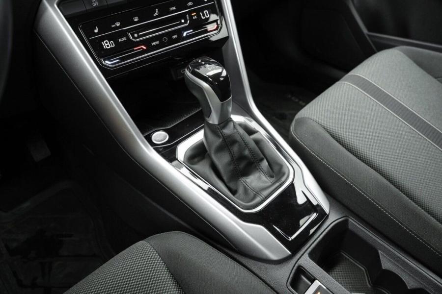 Pelēks Volkswagen T-Roc 2025 Mārupe, ar dzinēja tilpumu 1.50 L un nobraukumu 12 tūkst. km par 28400 €, foto 17 vietnē AUTOMOTO.COM.LV