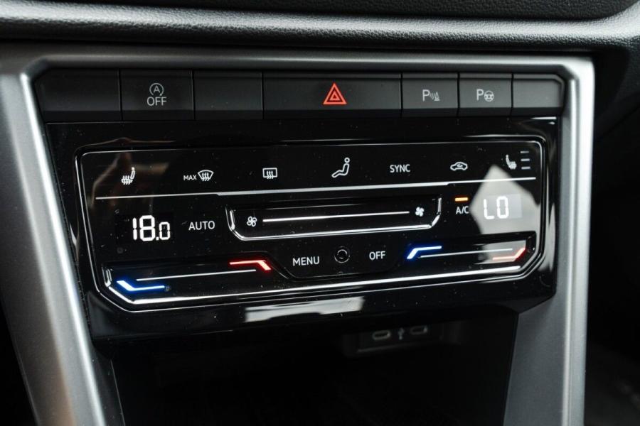 Pelēks Volkswagen T-Roc 2025 Mārupe, ar dzinēja tilpumu 1.50 L un nobraukumu 12 tūkst. km par 28400 €, foto 18 vietnē AUTOMOTO.COM.LV