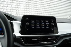 Pelēks Volkswagen T-Roc 2025 Mārupe, ar dzinēja tilpumu 1.50 L un nobraukumu 12 tūkst. km par 28400 €, foto 21 vietnē AUTOMOTO.COM.LV