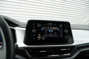 Pelēks Volkswagen T-Roc 2025 Mārupe, ar dzinēja tilpumu 1.50 L un nobraukumu 12 tūkst. km par 28400 €, foto 25 vietnē AUTOMOTO.COM.LV