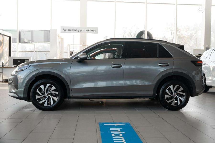 Pelēks Volkswagen T-Roc 2026 Viļņa, ar dzinēja tilpumu 1.50 L un nobraukumu 10 tūkst. km par 28730 €, foto 3 vietnē AUTOMOTO.COM.LV