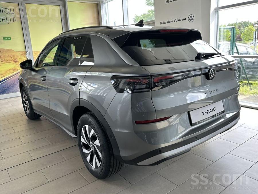 Pelēks Volkswagen T-Roc 2026 Valmiera, ar dzinēja tilpumu 1.50 L un nobraukumu 10 tūkst. km par 28800 €, foto 5 vietnē AUTOMOTO.COM.LV
