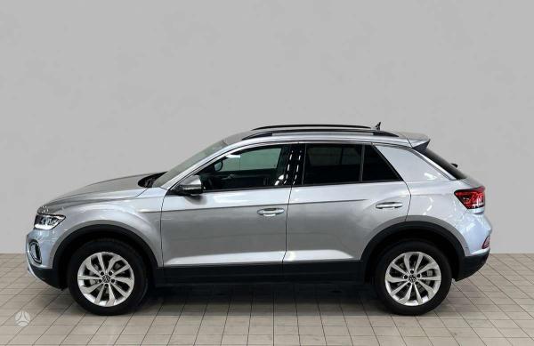 Pelēks Volkswagen T-Roc 2026 Kauņa, ar dzinēja tilpumu 1.50 L un nobraukumu 4 tūkst. km par 27800 €, foto 2 vietnē AUTOMOTO.COM.LV
