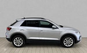 Pelēks Volkswagen T-Roc 2026 Kauņa, ar dzinēja tilpumu 1.50 L un nobraukumu 4 tūkst. km par 27800 €, foto 4 vietnē AUTOMOTO.COM.LV