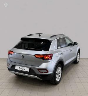 Pelēks Volkswagen T-Roc 2026 Kauņa, ar dzinēja tilpumu 1.50 L un nobraukumu 4 tūkst. km par 27800 €, foto 5 vietnē AUTOMOTO.COM.LV