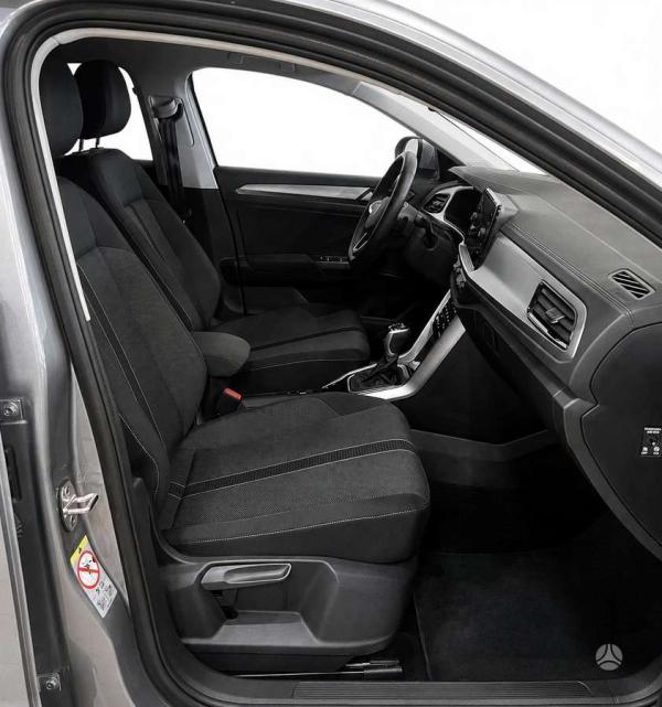 Pelēks Volkswagen T-Roc 2026 Kauņa, ar dzinēja tilpumu 1.50 L un nobraukumu 4 tūkst. km par 27800 €, foto 6 vietnē AUTOMOTO.COM.LV