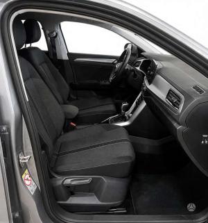 Pelēks Volkswagen T-Roc 2026 Kauņa, ar dzinēja tilpumu 1.50 L un nobraukumu 4 tūkst. km par 27800 €, foto 7 vietnē AUTOMOTO.COM.LV