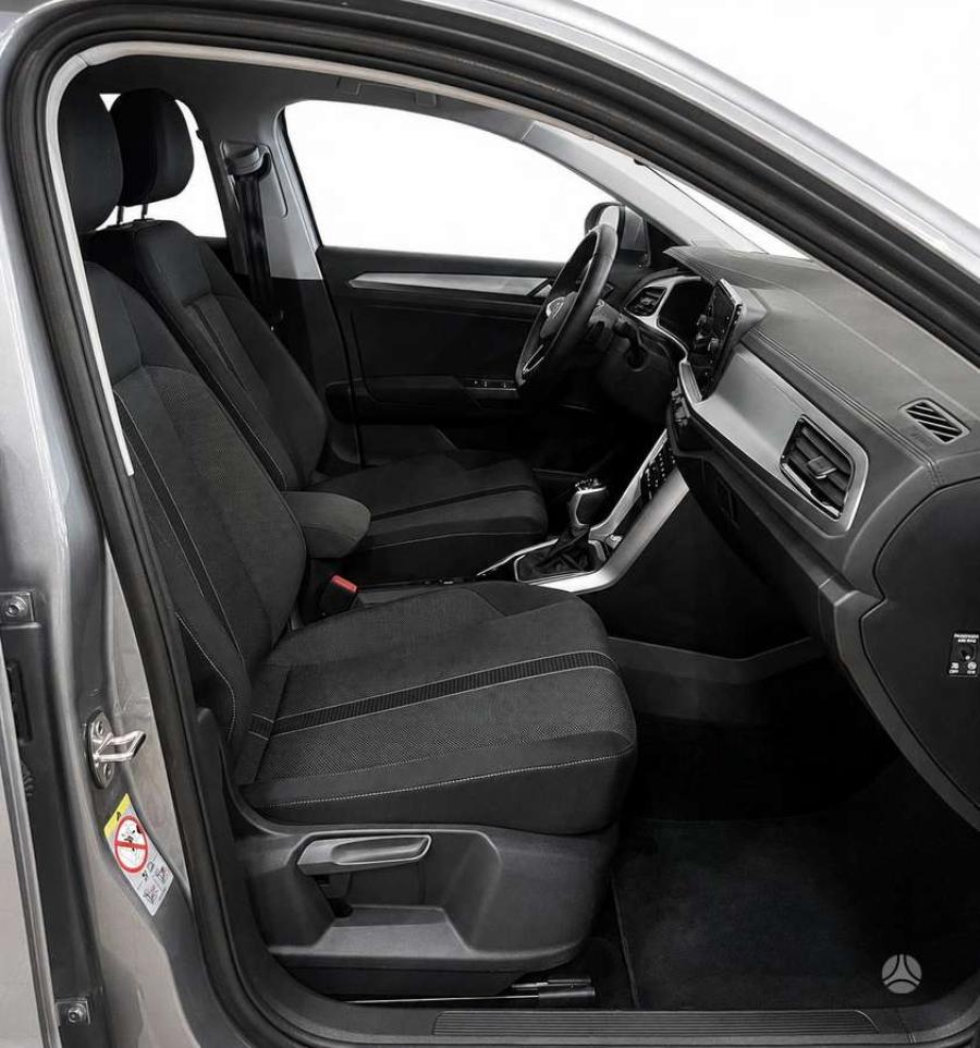 Pelēks Volkswagen T-Roc 2026 Kauņa, ar dzinēja tilpumu 1.50 L un nobraukumu 4 tūkst. km par 27800 €, foto 7 vietnē AUTOMOTO.COM.LV