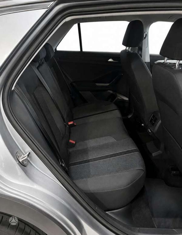 Pelēks Volkswagen T-Roc 2026 Kauņa, ar dzinēja tilpumu 1.50 L un nobraukumu 4 tūkst. km par 27800 €, foto 7 vietnē AUTOMOTO.COM.LV