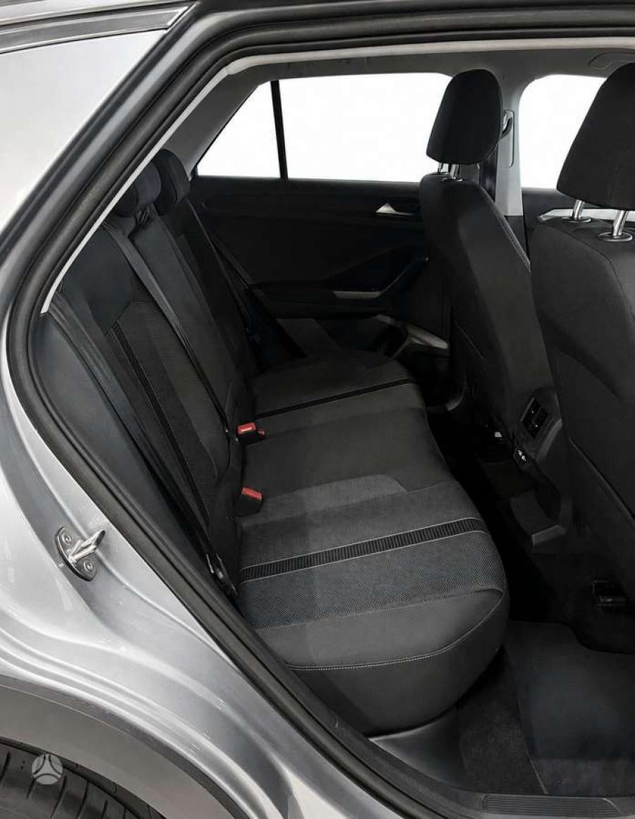 Pelēks Volkswagen T-Roc 2026 Kauņa, ar dzinēja tilpumu 1.50 L un nobraukumu 4 tūkst. km par 27800 €, foto 8 vietnē AUTOMOTO.COM.LV